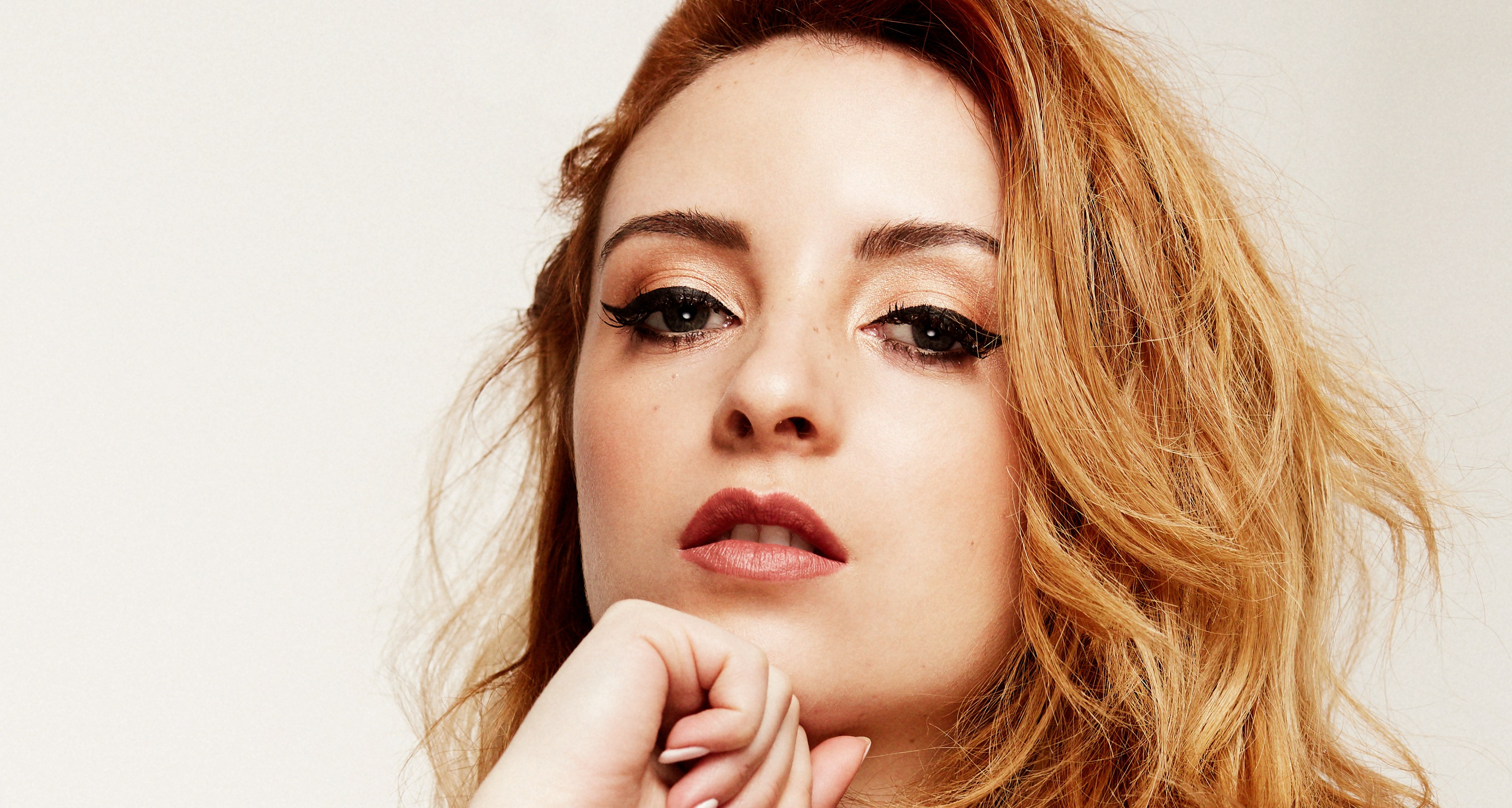 FRESH: ‘Stronger’ – Beth Macari – Talk About Pop Music