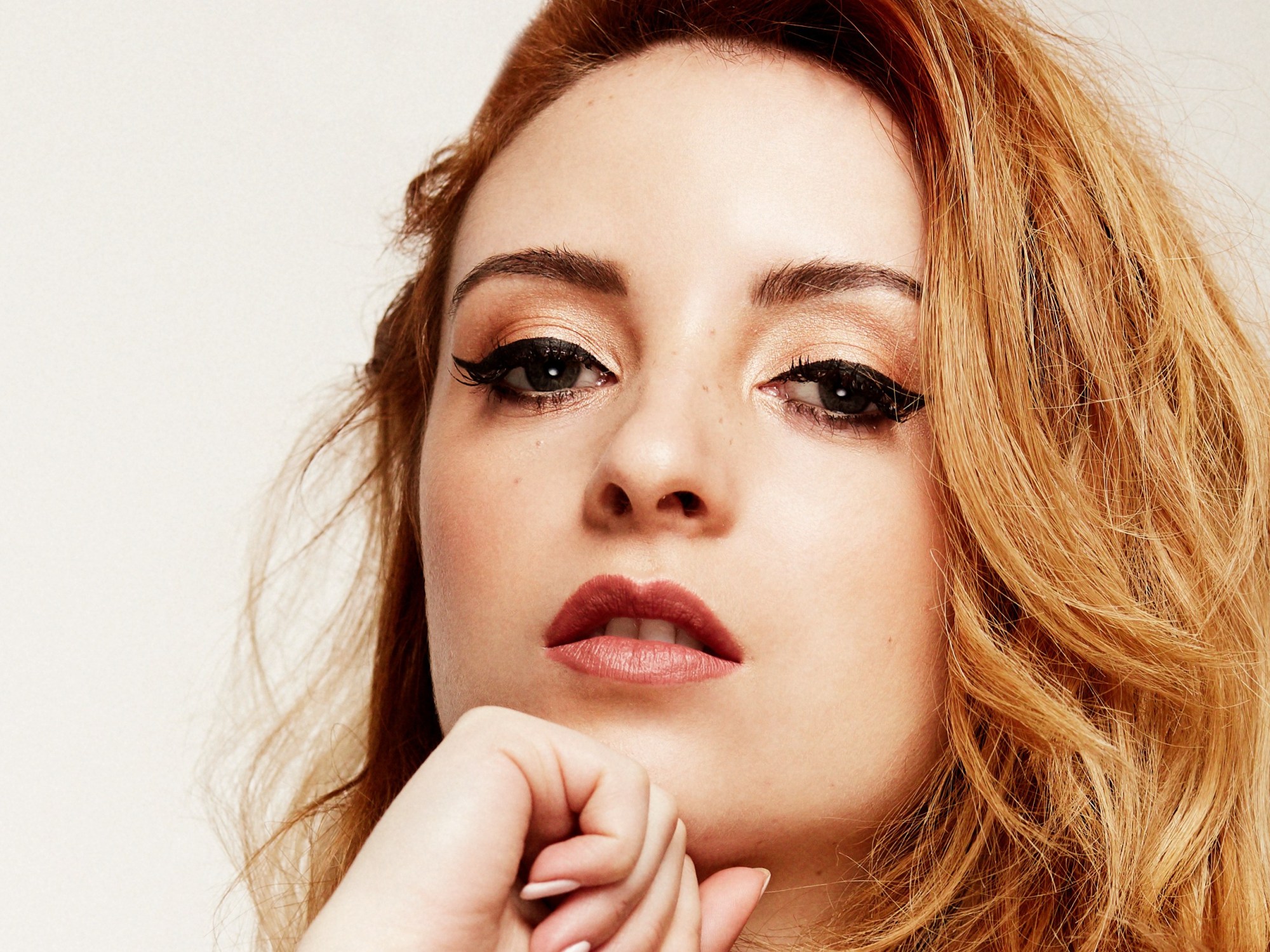 FRESH: ‘Stronger’ – Beth Macari – Talk About Pop Music