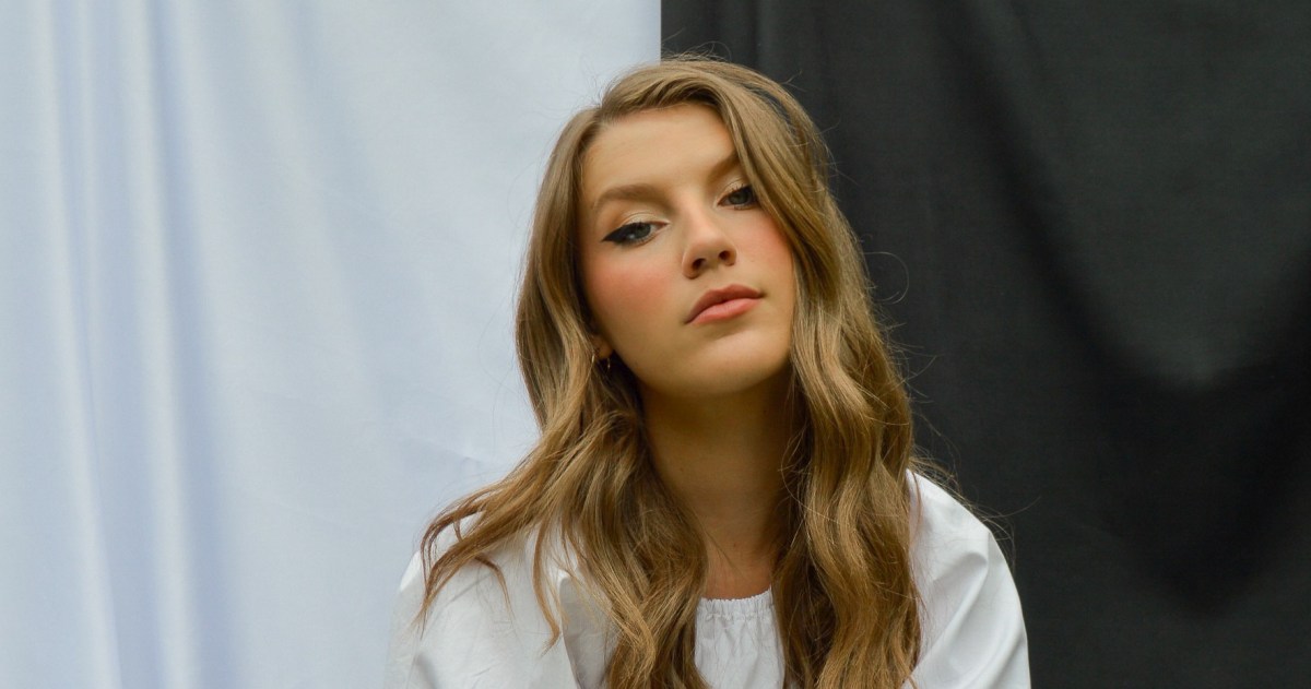 FRESH: ‘What Are We?’ – Zoe Jordan – Talk About Pop Music