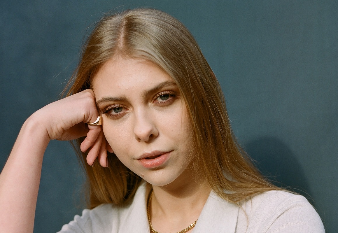 FRESH: ‘A Little Time On Me’ – Thea – Talk About Pop Music