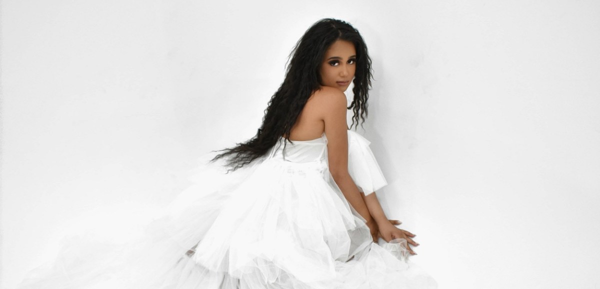 FRESH: ‘Stuck’ – Mia Grace – Talk About Pop Music