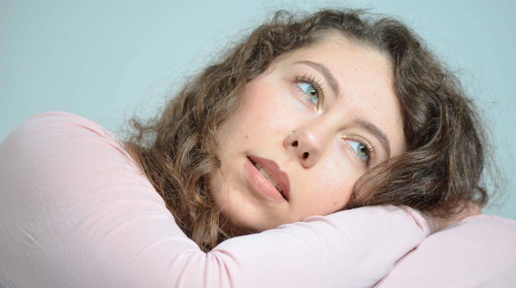 FRESH: ‘Falling For You’ – Laura Valentine – Talk About Pop Music